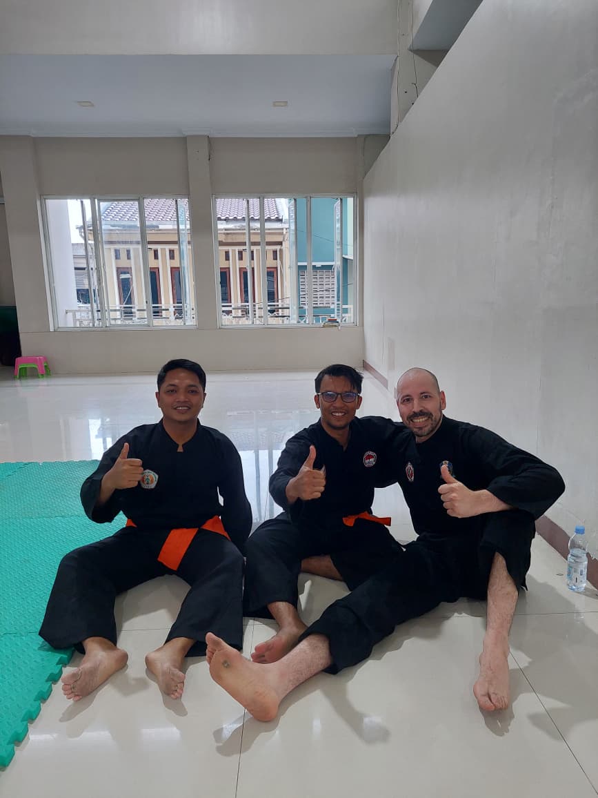 Terpesona Budaya dan Filosofi Silat, Warga Prancis Berguru di PERSINAS ...